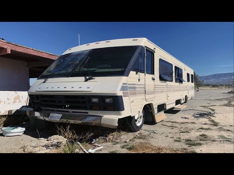LOOK WHAT I FOUND! Abandoned Vintage RV full of junk