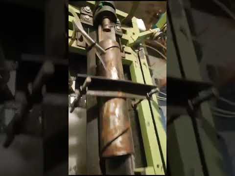 muestra de una máquina semi automática de tejido romboidal.