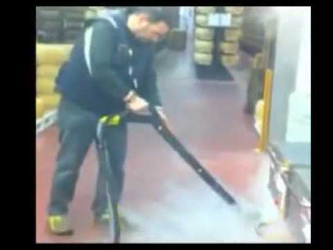Cheese manufacturing factory cleaning with Tecnovap steam cleaner
