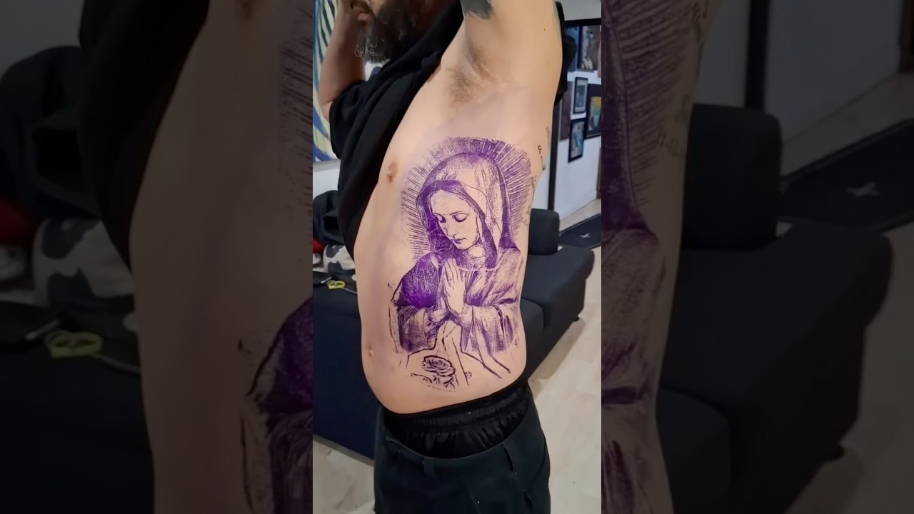 Only time I’ve seen him in pain 💀 #ribtattoo #ladytattooers