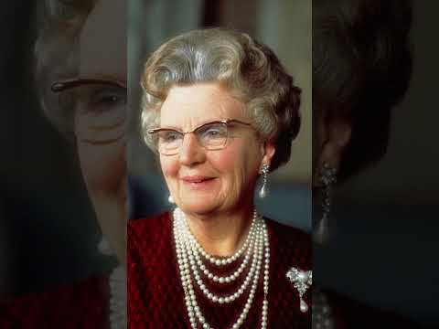 British Royal jewelry for beautiful Necklace and Princess Crown.#britishroyalfamily