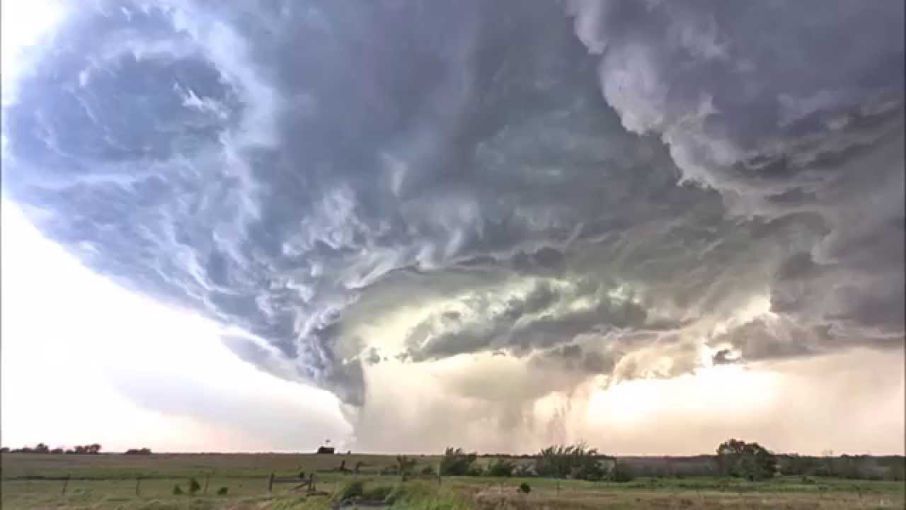 6 Amazing Images of Tornado and Storm Clouds