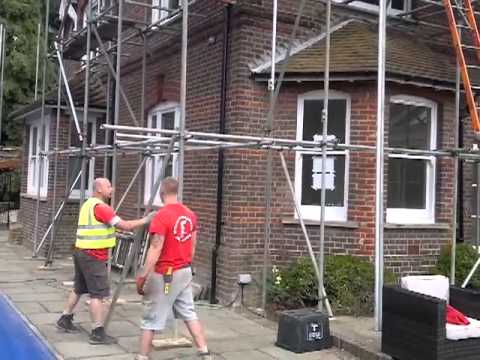 scaffolders get done by labourer