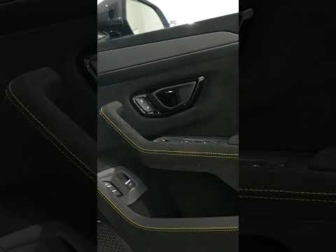 #25102 - Lamborghini Urus V8 BiTurbo Performante