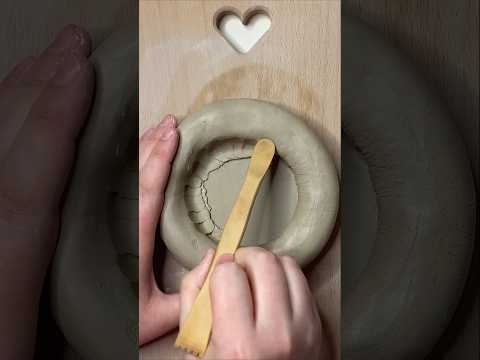 Hi guysss here’s how to make your own diy clay trinket dish! #diyclay #pottery #diyinspo #clay