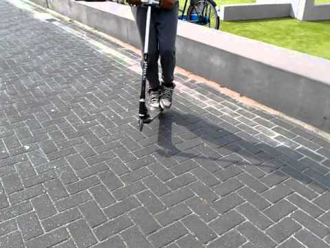 Daniels stuntstep tricks: eg hop