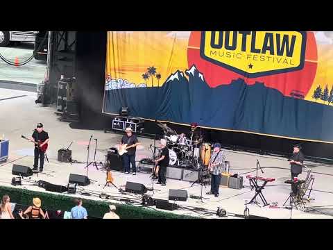 2023-09-17 - La Bamba/Good Lovin’ - Los Lobos - Outlaw Music Festival - Queens, NY
