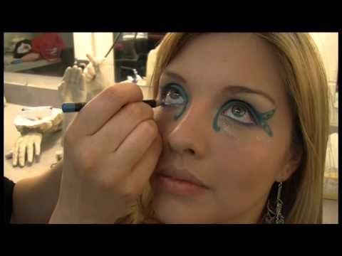 Peacock Halloween look | Reyna Cavazos