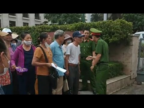 Toàn cựu chiến binh, đi tìm công lý, cũng đứng cổng ko cho vào.