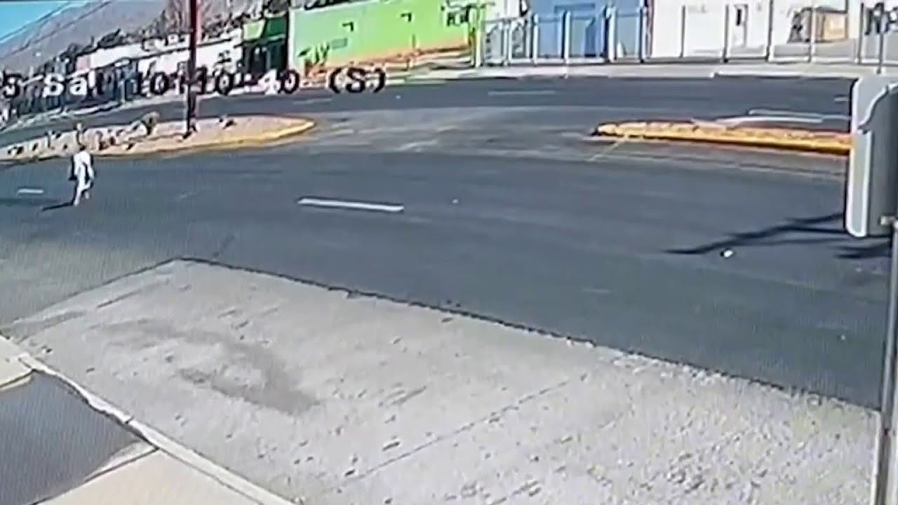 En video captan atropello mortal de abuelita en el que el conductor se dio a la fuga.