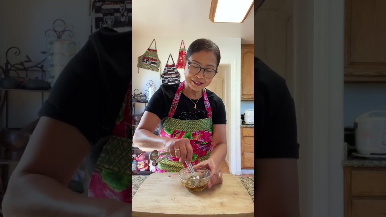 Lemongrass chicken with basil ឆាគ្រឿងសាច់មាន់