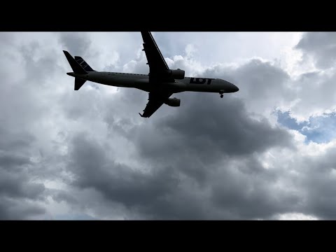 Lotnisko Kraków Balice przylot samolotu lądowanie w deszczu #airport #airplane #krakow
