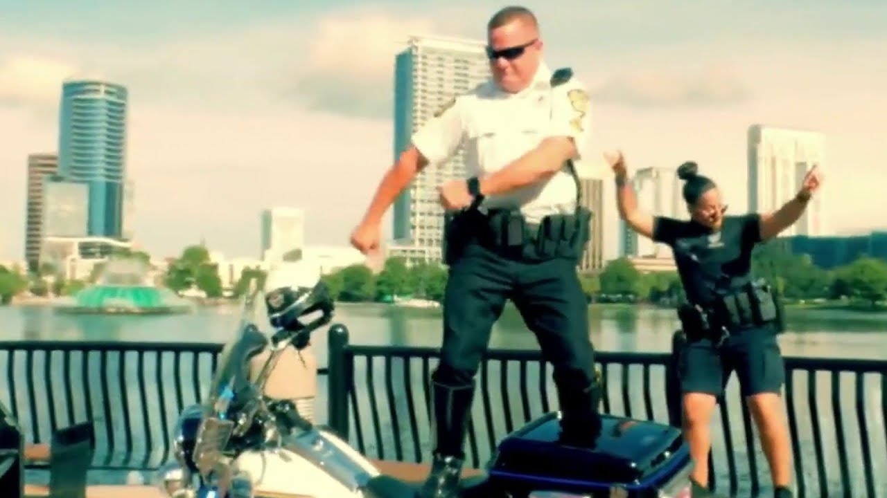 How law enforcement are using social media to connect with community