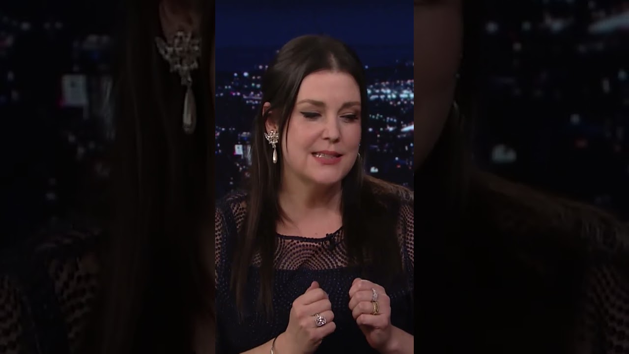 #MelanieLynskey shares #DrewBarrymore’s genuine reaction to her thoughtful gift. #shorts