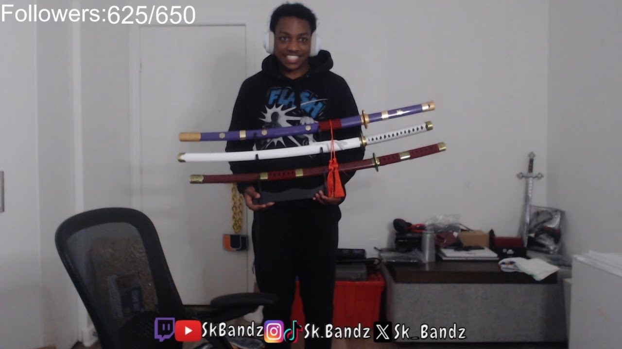 UNBOXING ZORO THREE SWORD REPLICAS & COSPLAY COSTUME!