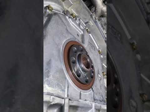 Honda Rear Main Seal Replacement 🔧👀👌 #tevideos #shorts #honda #rearmain #leak #fixed
