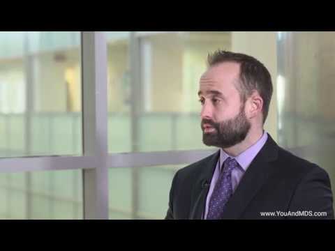 What are the clinical features and symptoms of MDS?