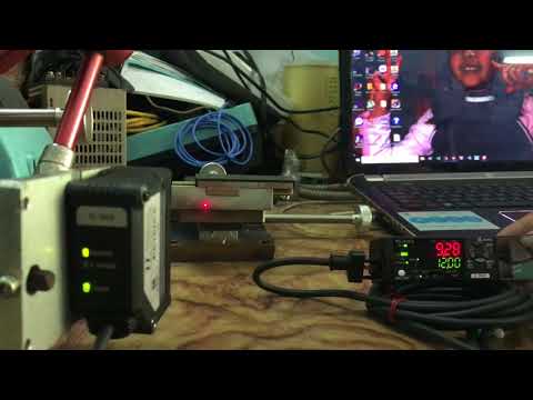 KEYENCE IL-300 CMOS LASER SENSOR + IL-1000 Amplifier