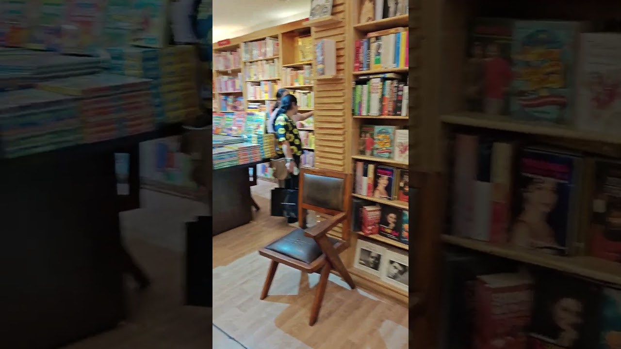 Sale ALERT! Om Book Store 😎📚✍️ #sale #booklover #discounts #shopping #ytshorts