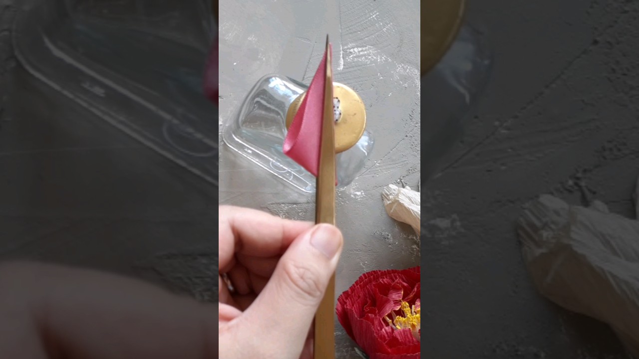 Making ribbon leaves for fall #diy #crafts #autumn