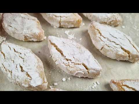 These Italian almond cookies are amazing (Ricciarelli)! They melt in your mouth