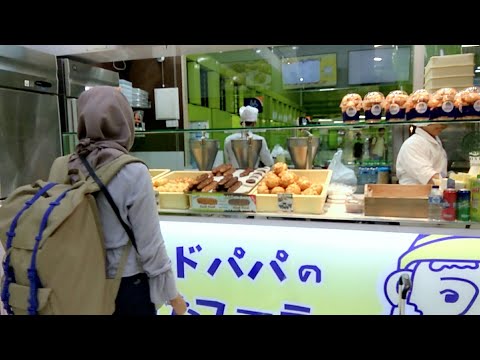 Gambir Station featuring Beard Papa's
