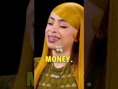 Ice Spice teaches Sean Bronx slang π