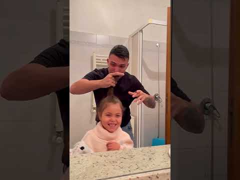 Papà Stefano pettina i capelli di Ilary *Emozionate* #stefanoeilary #shorts