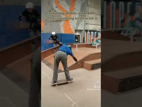 The Difference between A beginner Skateboader And Poser #shorts #skateboarding