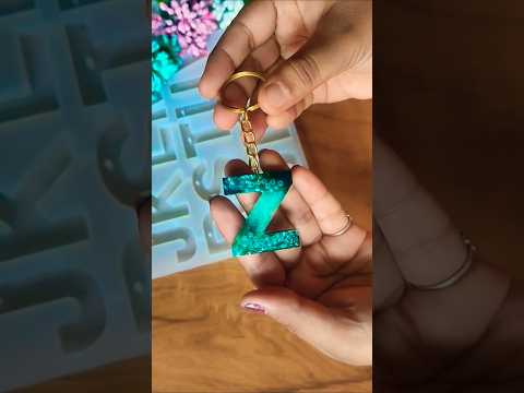 DIY RESIN KEYCHAIN โค๏ธ #art #resin #resinart #resinartwork #resingifts #shorts #diy#3d#ytshorts