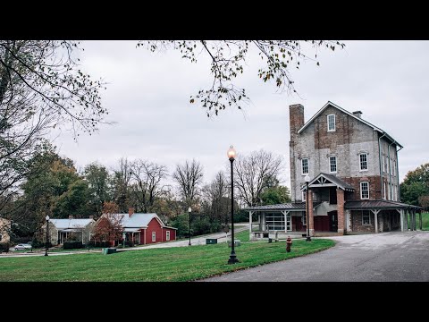 DO HALLMARK CHANNEL TOWNS REALLY EXIST?! || Stanford, Kentucky Travel Guide