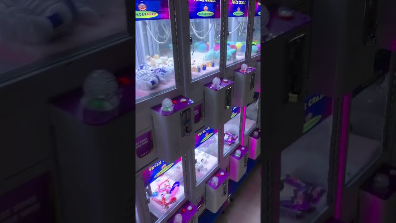 Awesome claw crane machine many to play and win 😀