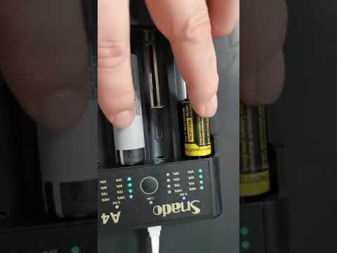 Snado 18650 Chargeur de batterie, Bon chargeur 4 slots multi formats Supporte Li Ion Ni Mh Ni CD N