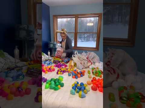 200 EASTER EGGS FOR 12 KiDS 🥰 #justthebells10 #family #easter #shortscreator #minivlog