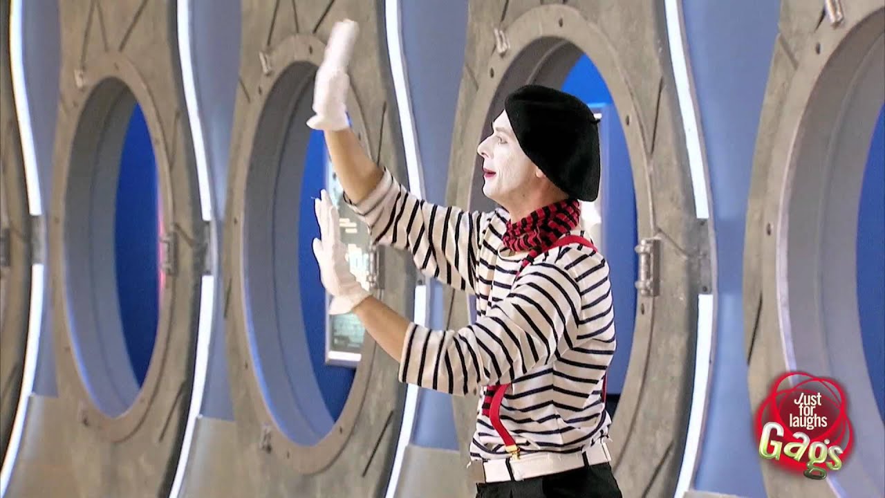 Mime Hits Invisible Wall Prank