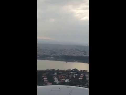 Arriving to the Guayaquil International Airport - arribo al