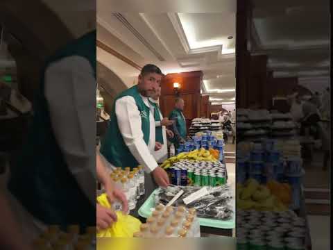 "Hajj 2025: Heartwarming Scenes of Feeding and Hydrating Pilgrims"