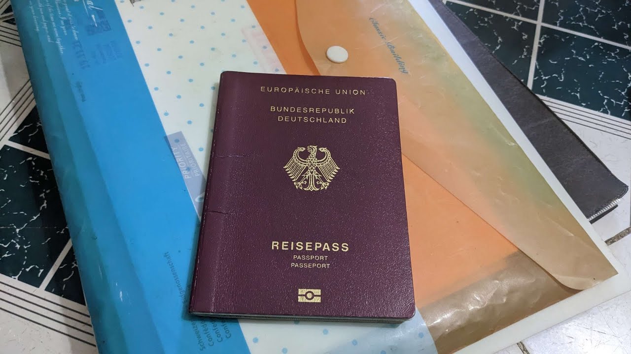 German Passport | What's Inside?