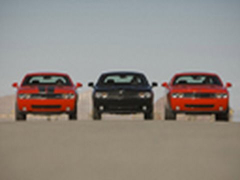 Challenger Drag Race! - SE vs R/T vs SRT8