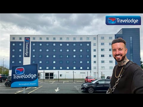 I stay in Travelodge at Birmingham Airport. Here's what I thought!