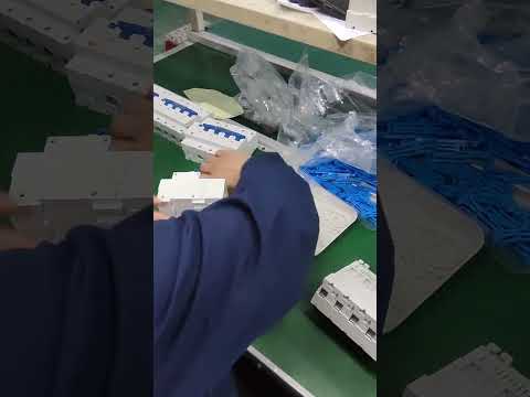The final step in circuit breaker assembly断路器组装的最后一步