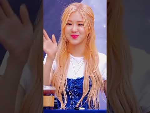 Tatapan Tajam Lisa ke Rose Blackpink