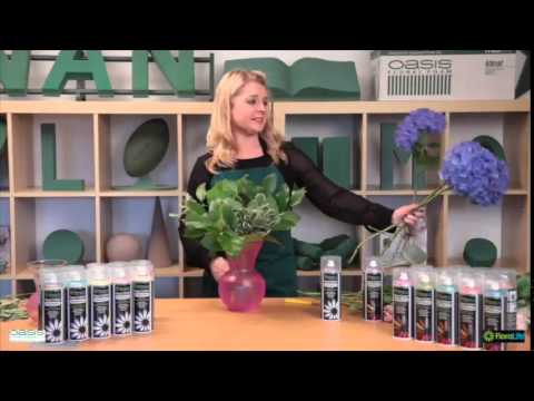 Creating a Summer arrangement with FloraLife® Aqua Colors