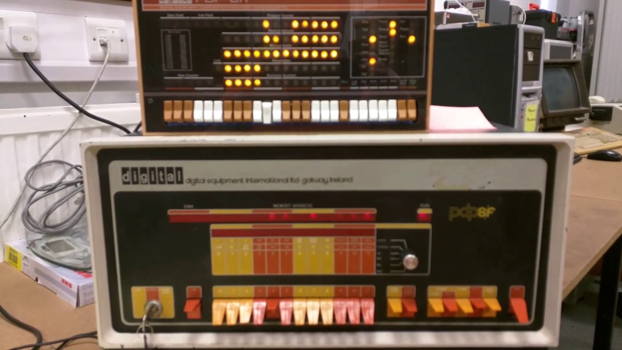 Micro pdp8 and PDP-8 emulator with blinkenlights and teletype sound ...