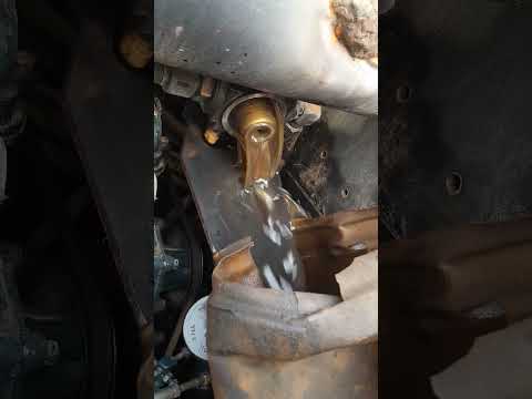 how changing hydraulic and filter Bobcat S753 #subscribe #kubotaengine #viralvideo