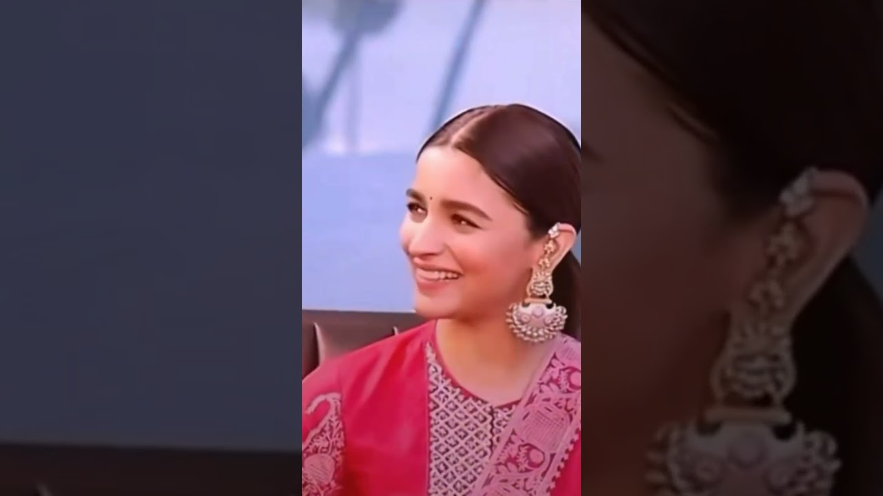 alia bhatt cute smile edit...💕💕💕🥀🌿🌿😉😉😇