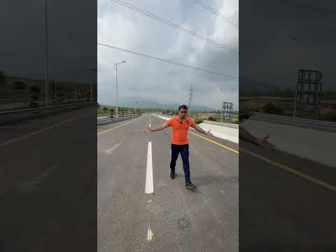 Road Markings Made Simple - Driving Lesson on Road Markings (Urdu/Hindi)