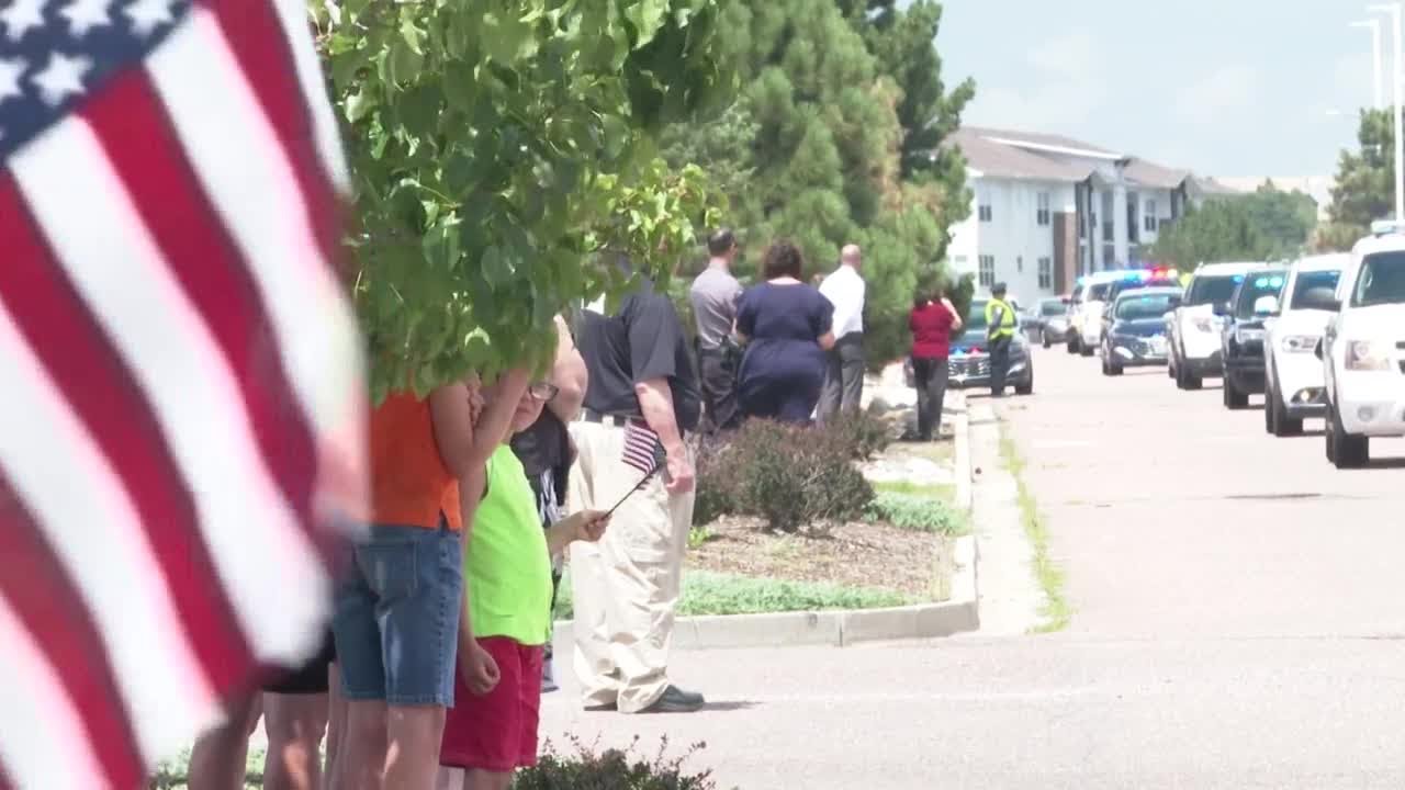 Community Shows Support for fallen Deputy Andrew Peery