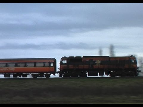 078 & MK2s on 1710 Heuston Athlone south of Sallins 14-March-2008