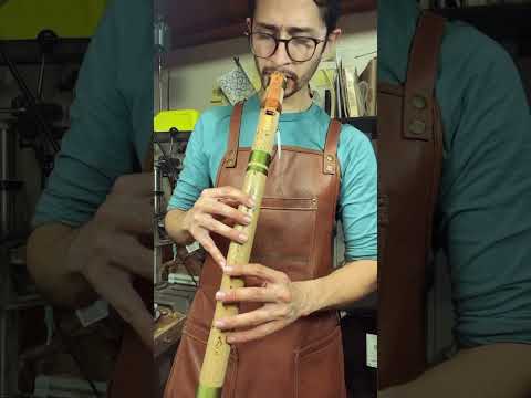 Bass flutes - The deep voice of the wind - Sound Sample ( low D)